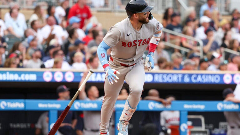 Story's homer and Giolito's strong outing lift Red Sox over Twins