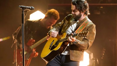 Review & setlist: Thomas Rhett’s 5-hour show at Fenway full of emotion