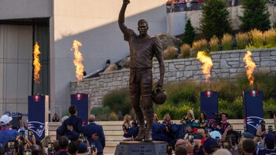 Here are the key facts and figures of the Tom Brady statue