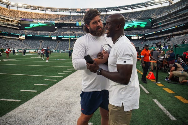 Brian Hoyer, David Andrews know what Patriots fans want