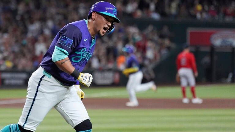 Carroll hits 30th home run and Diamondbacks pull away late to beat Red ...