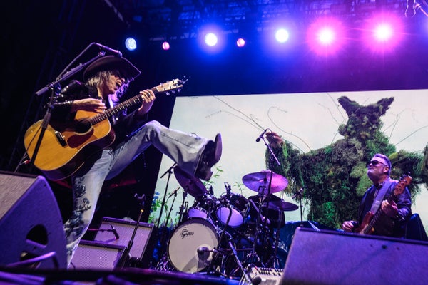Live updates: A soggy but successful Seisiún Irish music festival in Boston