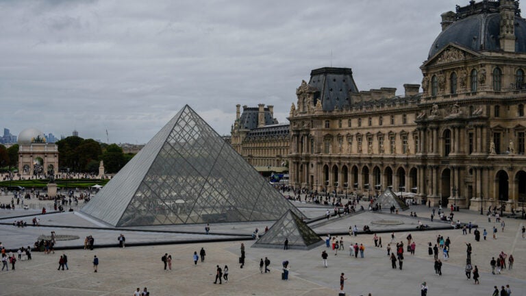 Thieves strike Louvre in brazen jewel heist, museum shuts