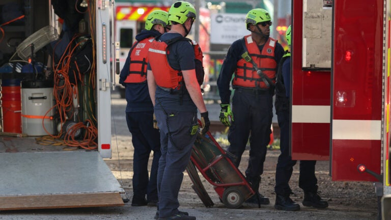 2 workers killed in crane collapse at Everett construction site