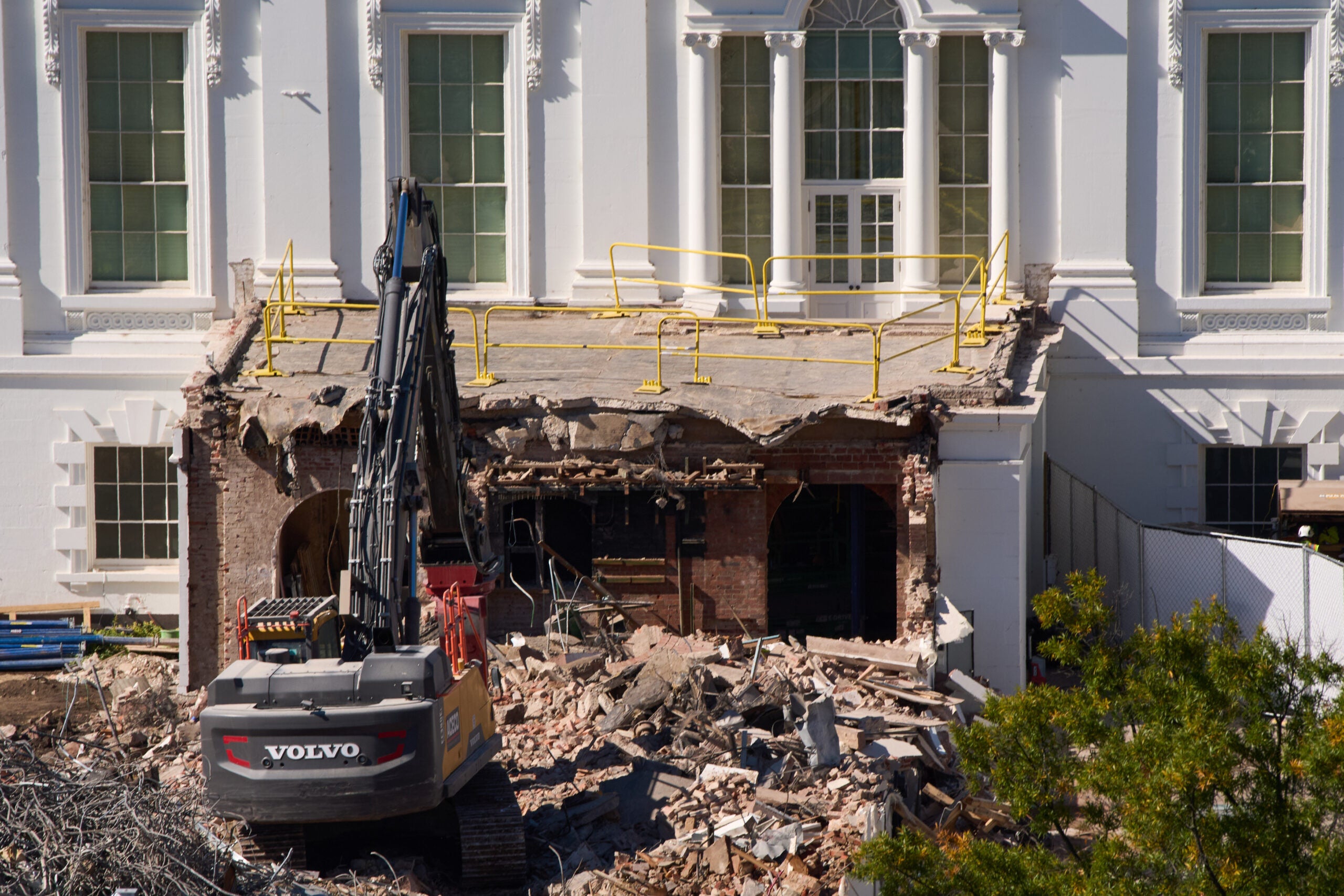 White House East Wing demolished ahead of new ballroom