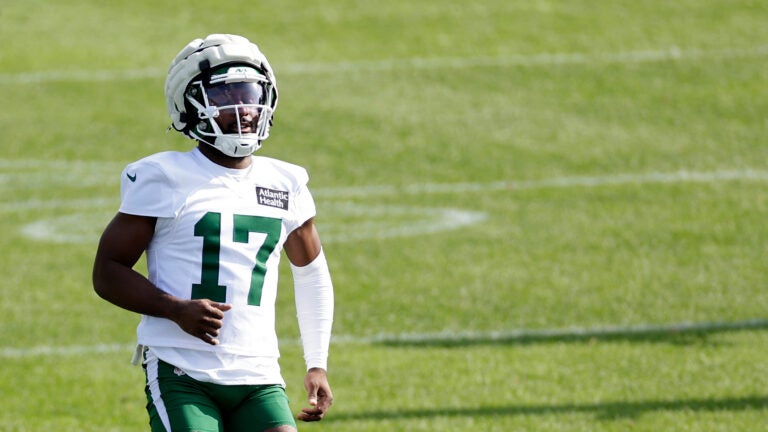 Jets cornerback Boyd critically wounded in Manhattan shooting
