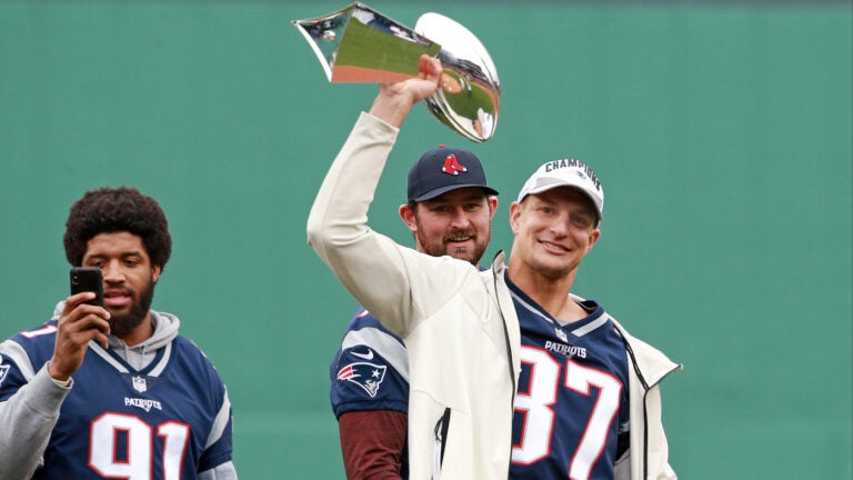 Rob Gronkowski will sign one-day contract to retire with Patriots