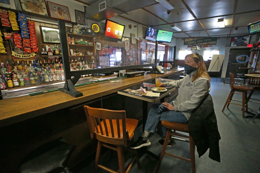 Why is Keno so popular in Massachusetts bars?