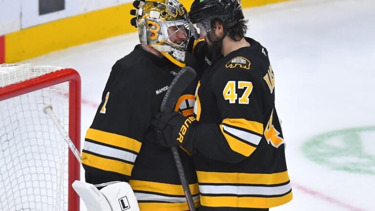 Bruins rally to beat Blues 5-2