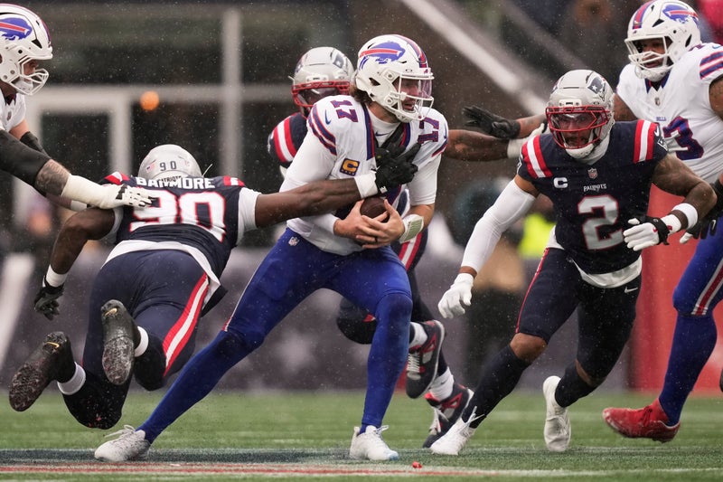 Drake Maye breaks speedometer when Patriots QB races ahead to block on ...