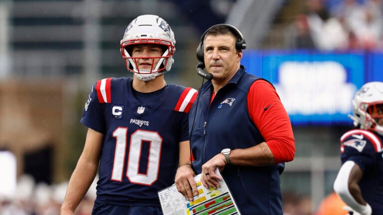 Watch: Mike Vrabel and Drake Maye address crowd at Patriots rally