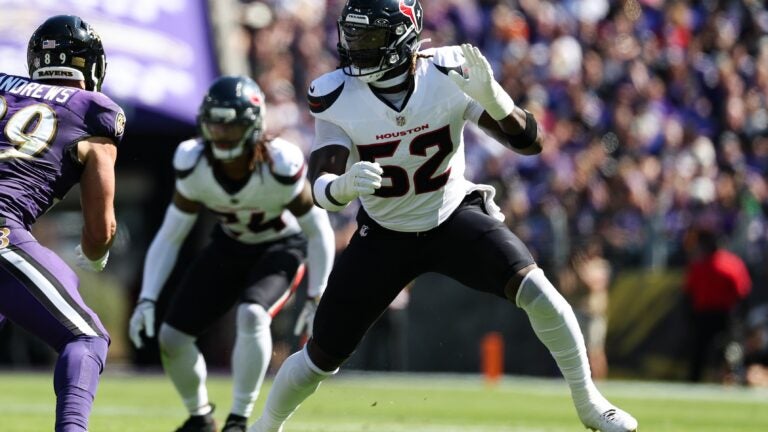 Patriots sign former Texans pass-rusher to practice squad
