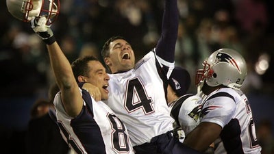 Christian Fauria leads Bryant students at Super Bowl Radio Row