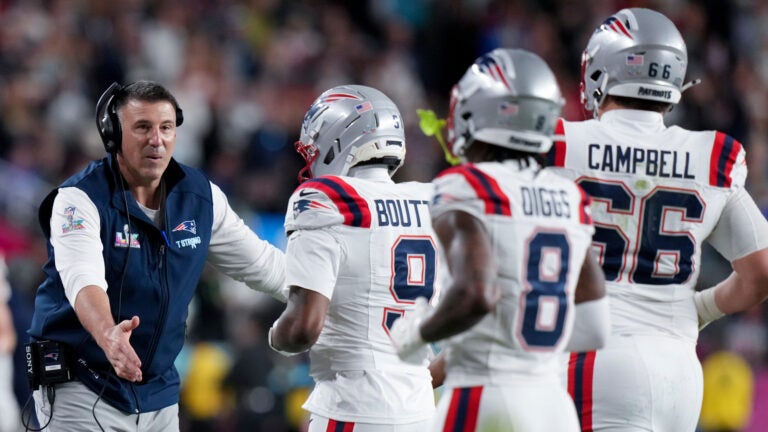 Mike Vrabel shares message to distraught Patriots after Super Bowl