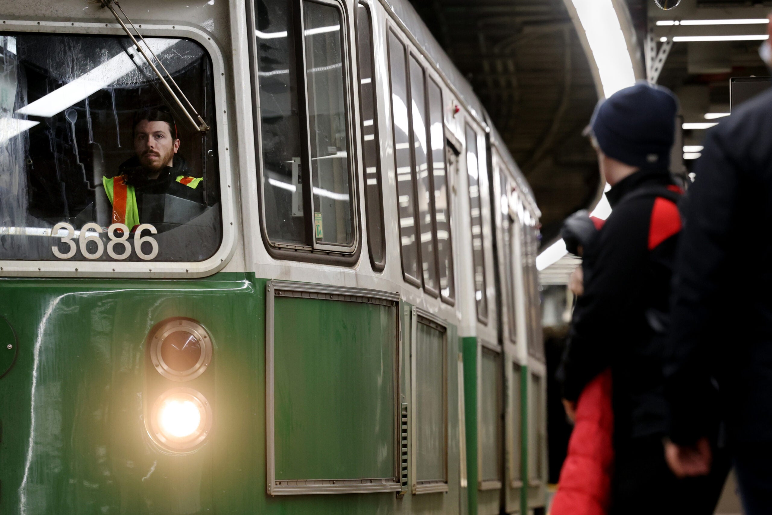 Green Line suspended between 2 downtown stops after derailment