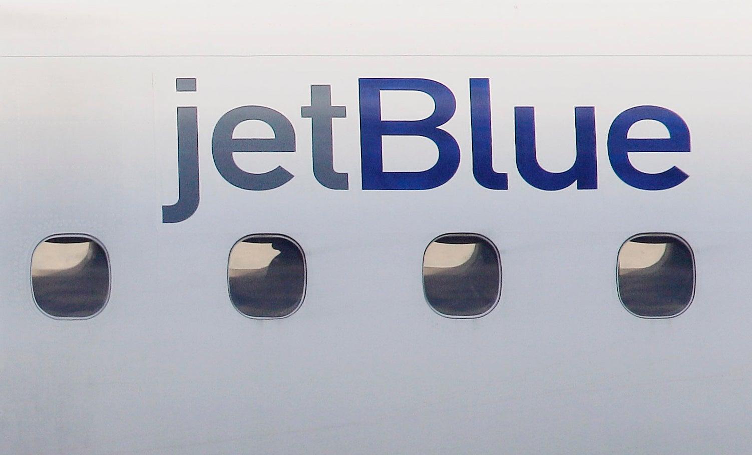 Bomb threat reportedly halts plane at Logan ‘for hours'