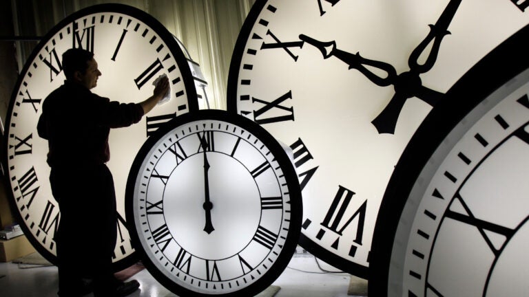This weekend’s US clock change is a problem, and there’s a deep divide ...