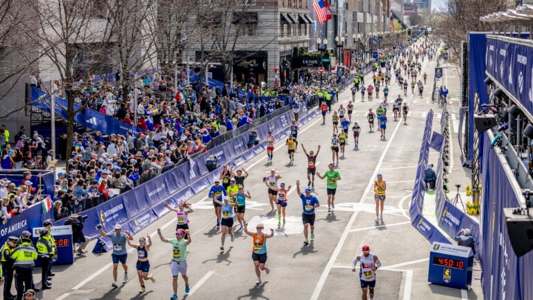 What are the qualifying times for the 2026 Boston Marathon?