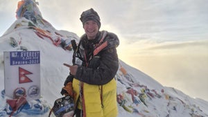 Mass. man reports beating Mount Everest speed climbing record