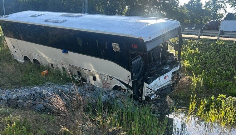 Bus hits cars in Virginia, killing 5 people and injuring 34, state ...